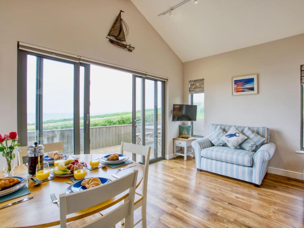 Beautiful Seaside Holiday Home, West Bay (updated prices 2026)