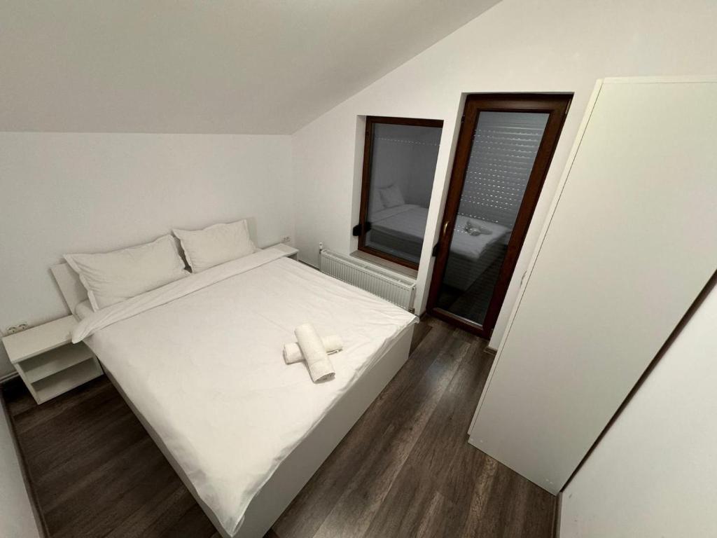 Cabana LUCDAR Valiug Crivaia, Văliug (updated prices 2025)