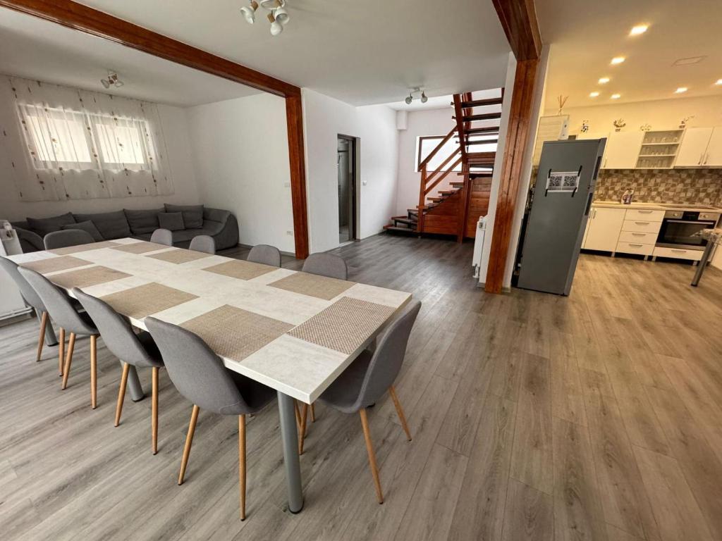 Cabana LUCDAR Valiug Crivaia, Văliug (updated prices 2025)