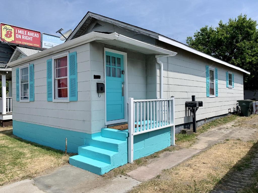 Cozy Historic Beach House in Ocean View cottage, Norfolk (updated ...