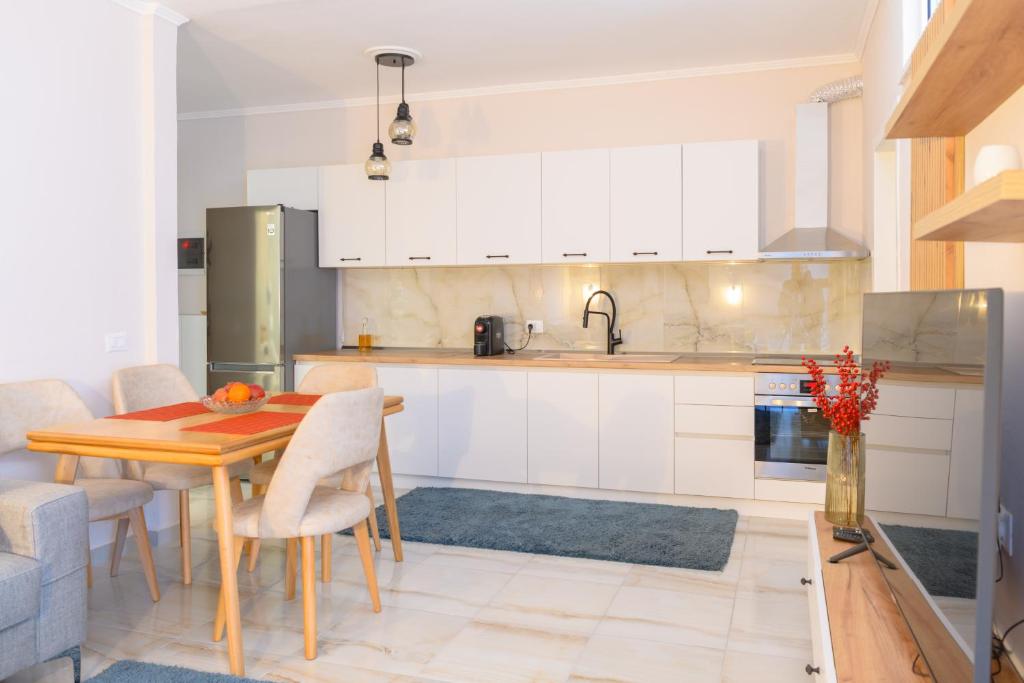 Tirana Cityscape 3- Vibrant Modern Apartment, Tirana (updated prices 2025)