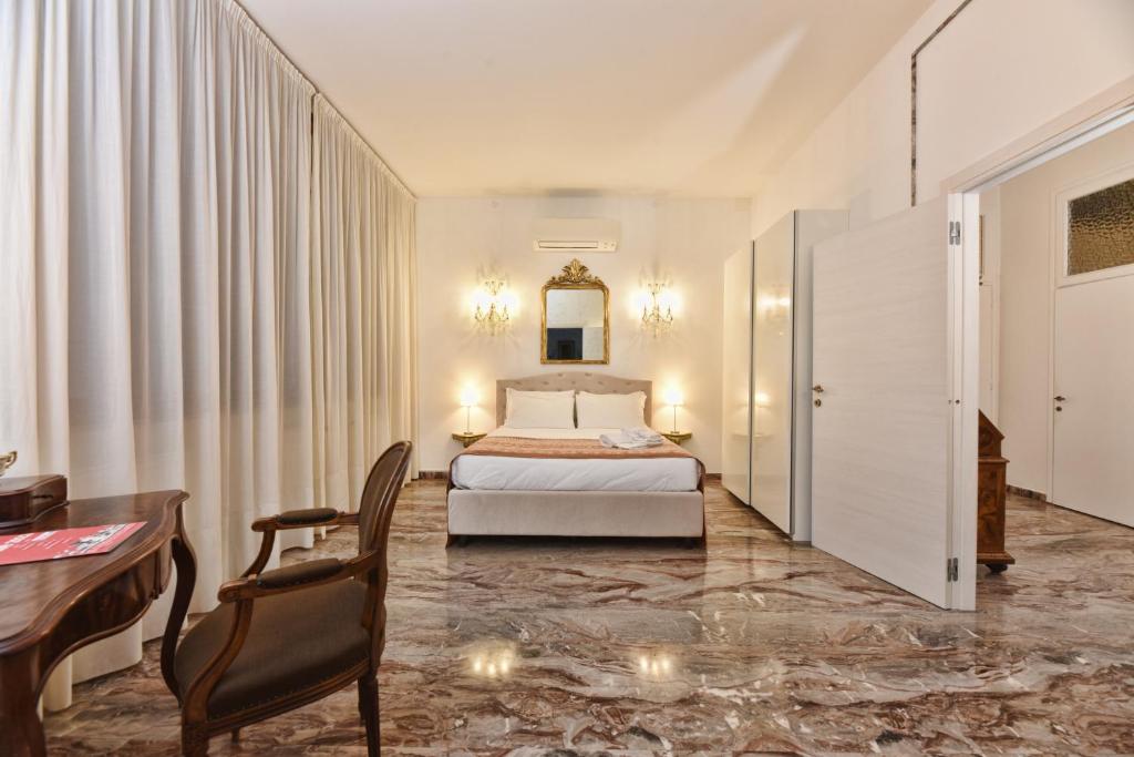 Soderini Splendor: First Floor Palazzo Charm at Castello Square, Veneza ...
