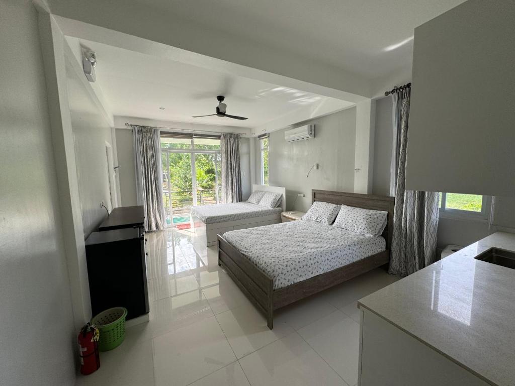 INATO SUITES Rm 1 1 queen bed and a pullout sofa bed, Canhilbus ...