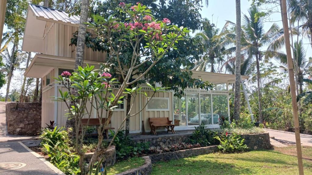 Double Decker Container Cabin at Umah Chronosphere Bali, Balian ...