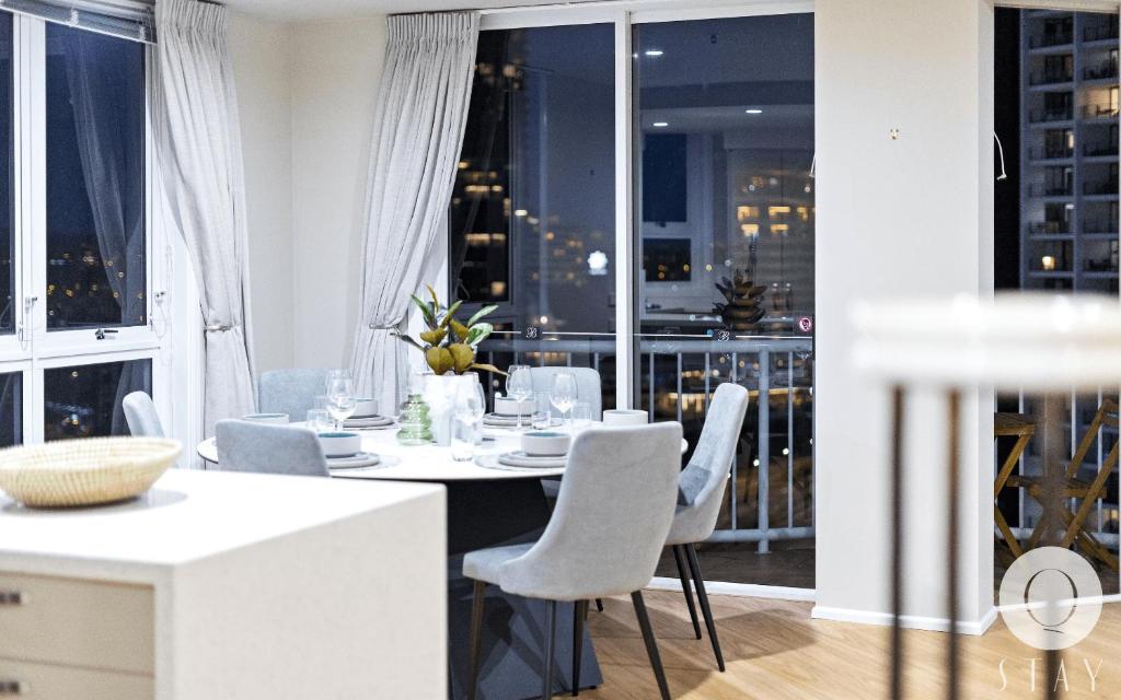 Apartment 4 Bedroom 2 Storey Penthouse in Broadbeach - Q Stay, Gold ...