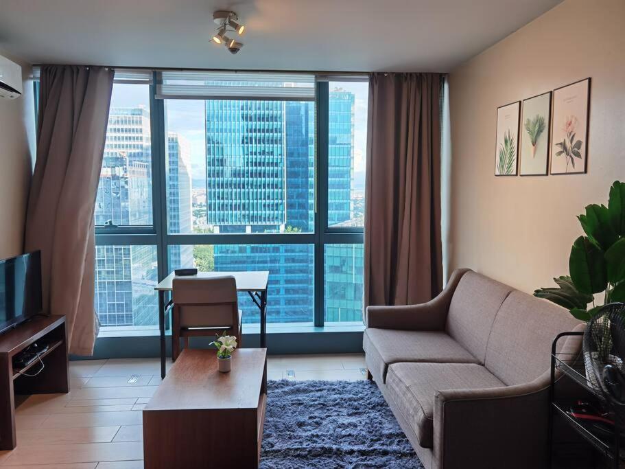 BGC Uptown Residence cozy 1br facing Uptown Mall, Manila (updated ...