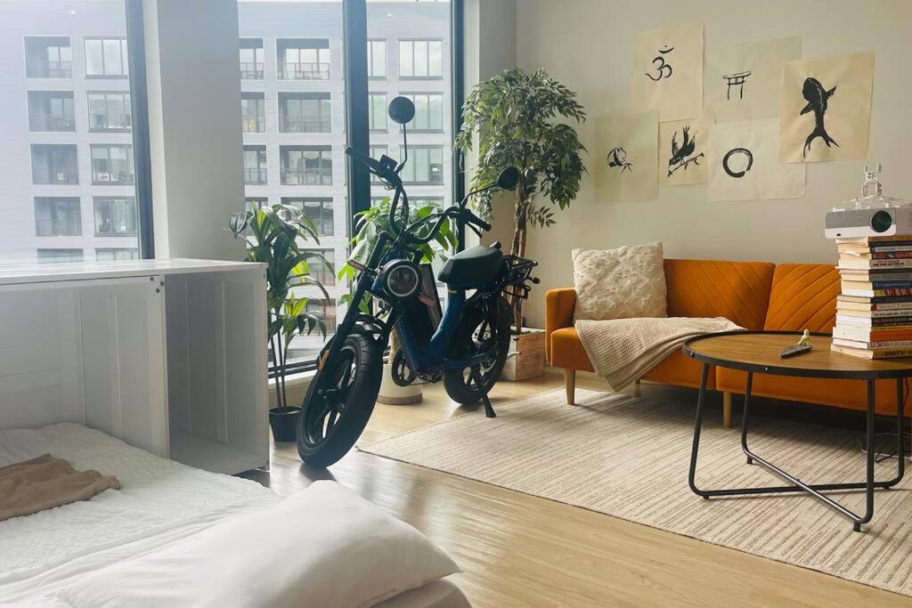 Modern Feng Shui Japanese Studio - FREE Parking - Couples Getaway ...