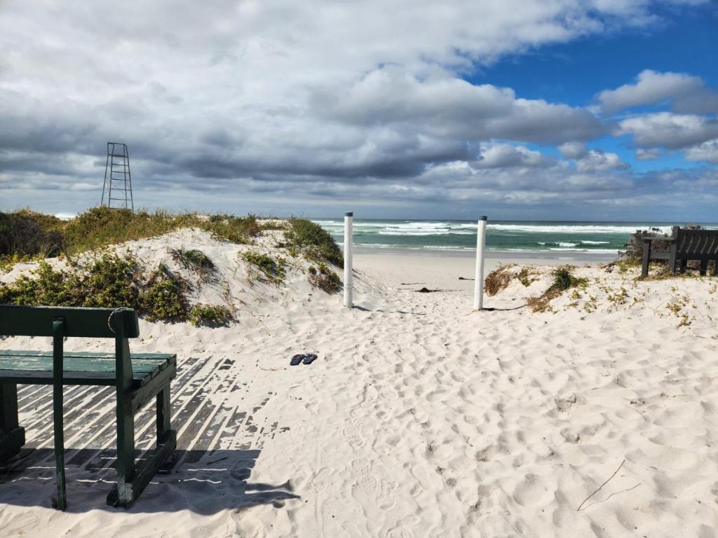 Coral Beach Cottage, Pearly Beach (updated prices 2025)