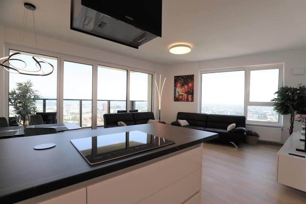 City view from 30. floor, parking price included, Nivy (precios ...