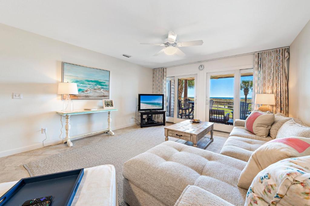 Needle Rush Point Unit C14, Pensacola (updated prices 2026)