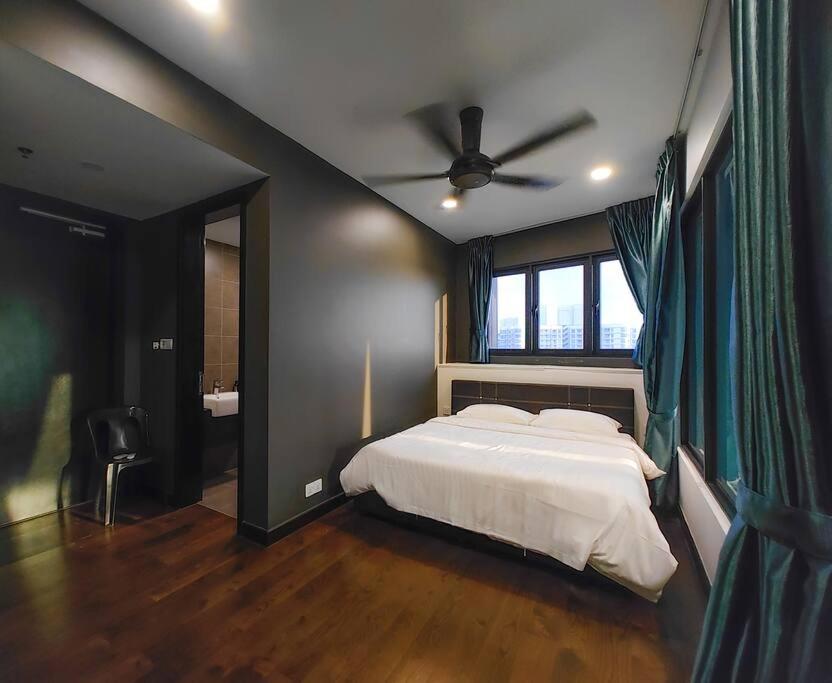 High Rise Almas Duplex Suites with Beautiful Sea View, Nusajaya ...