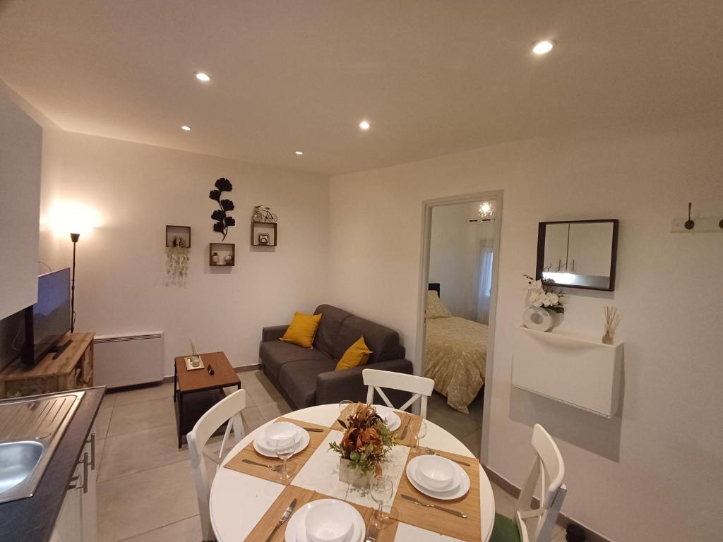 Super F2 à 5mn aéroport d'Orly, Paray-Vieille-Poste – Precios ...