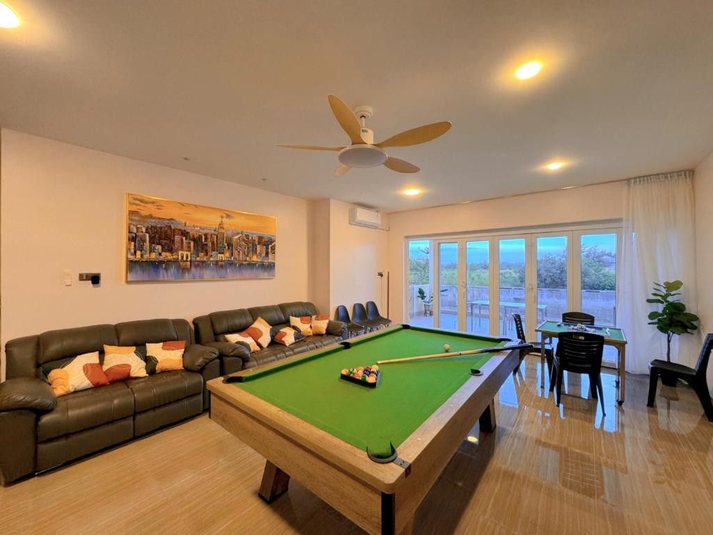 Billiards And Karaoke, Free Pickup, Sengkuang (precios actualizados 2025)