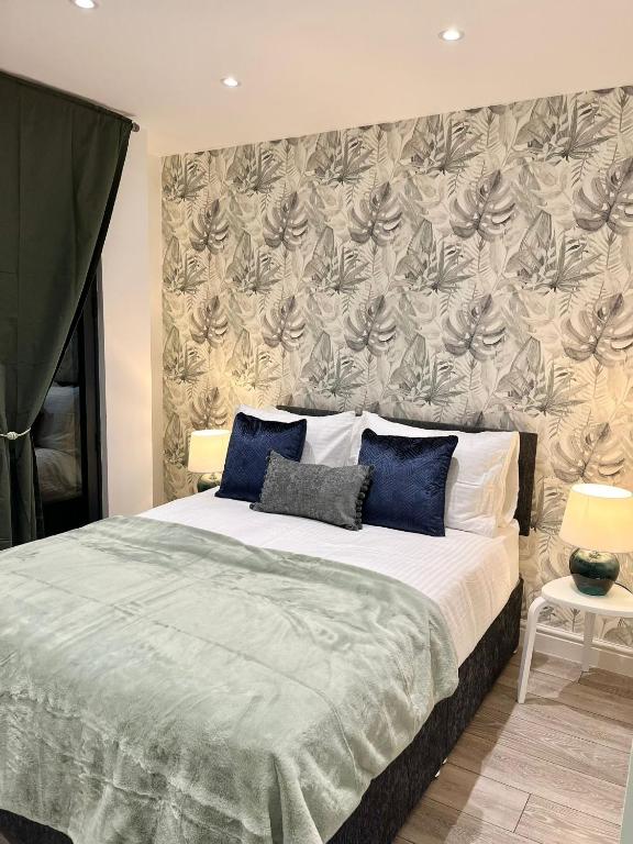 Modern Ealing Broadway Apt -2 mins To Tube & Well-Equipped, Ealing ...