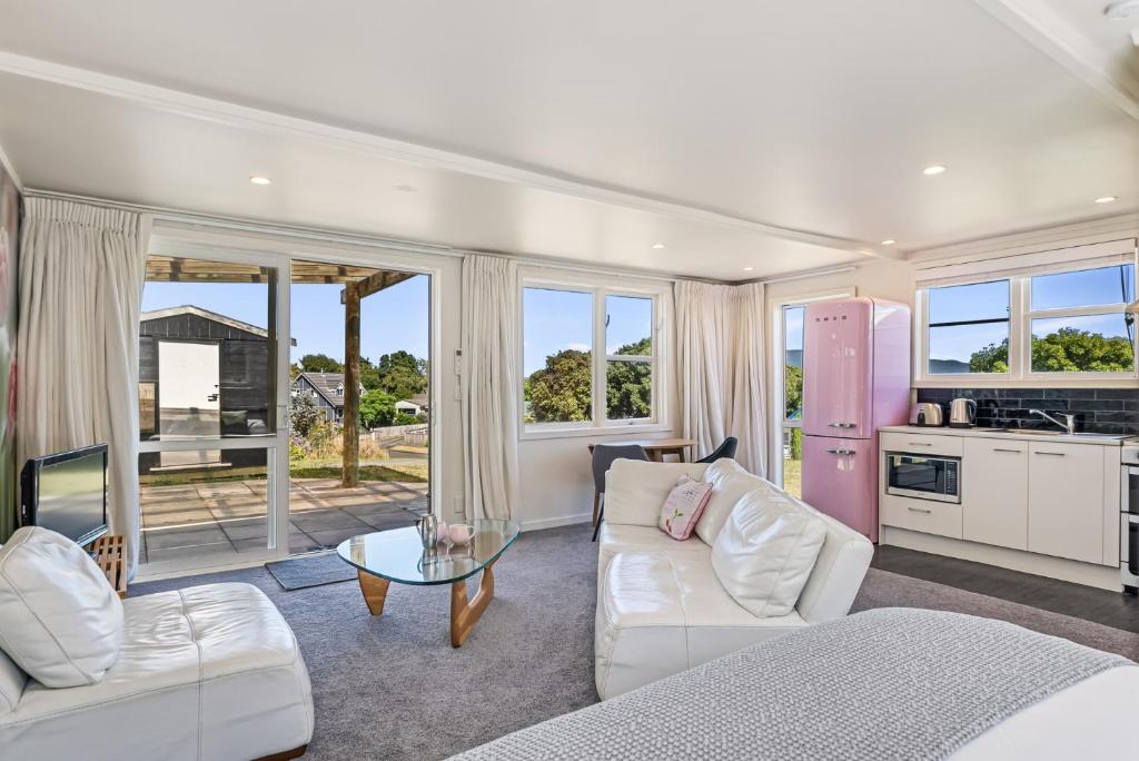 Hicks Haven - Waikanae Beach Holiday Studio, Waikanae (updated prices 2026)