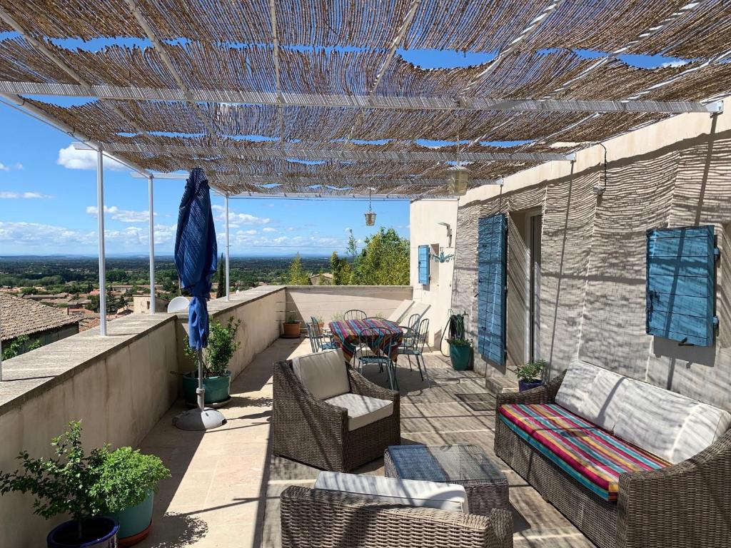 Maison avec terrasse panoramique sur le Luberon, Robion en Luberon ...