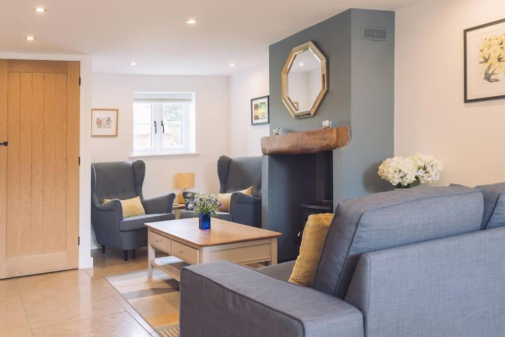 Contemporary mid-terrace cottage, Priors Marston (updated prices 2024)