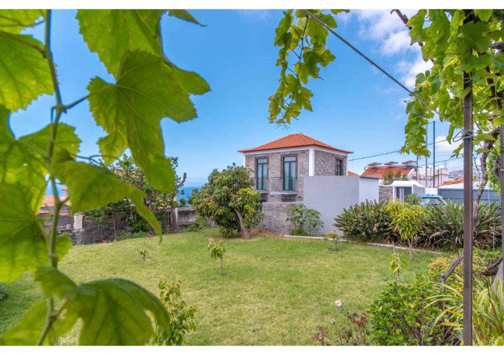 Casa Lanço with Spectacular View, Funchal (updated prices 2025)