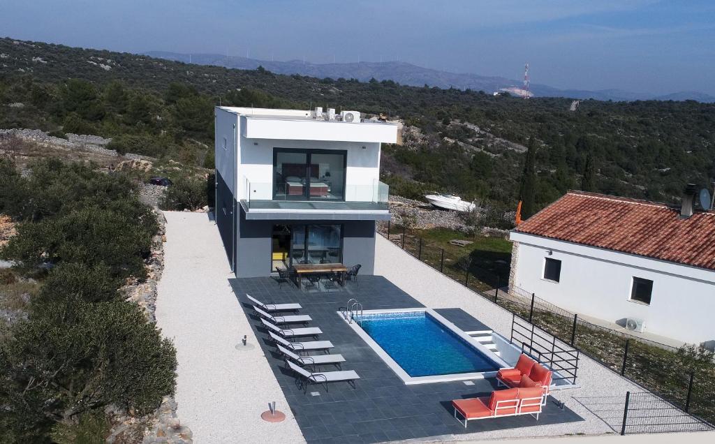 Villa Grey with Heated Pool, Vinišće (updated prices 2025)