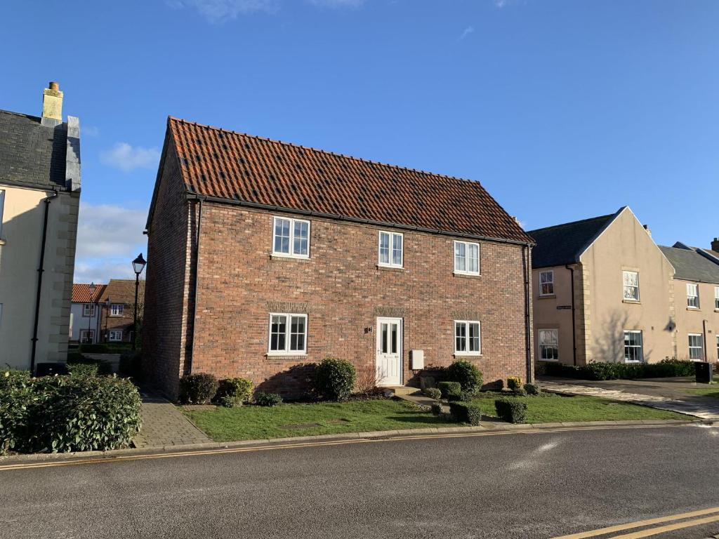 Bay Tree House - The Bay Filey, sleeps 8, 2 dogs welcome, Filey ...