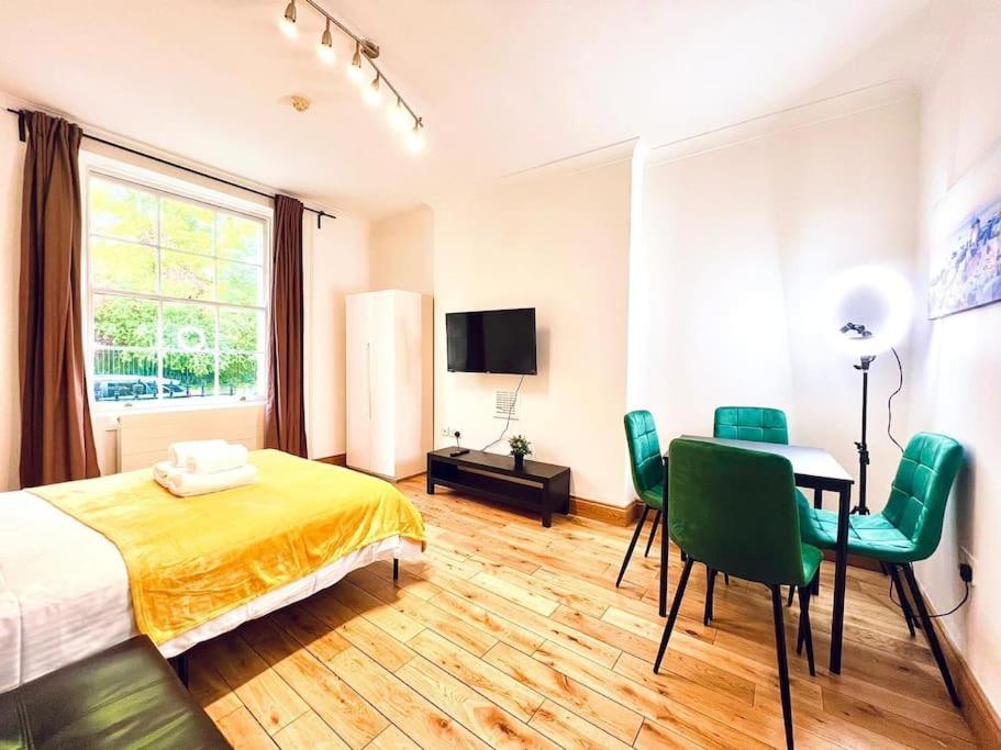 Superb Flat - Free Wi-Fi - Close to Kings Cross, London (updated prices ...