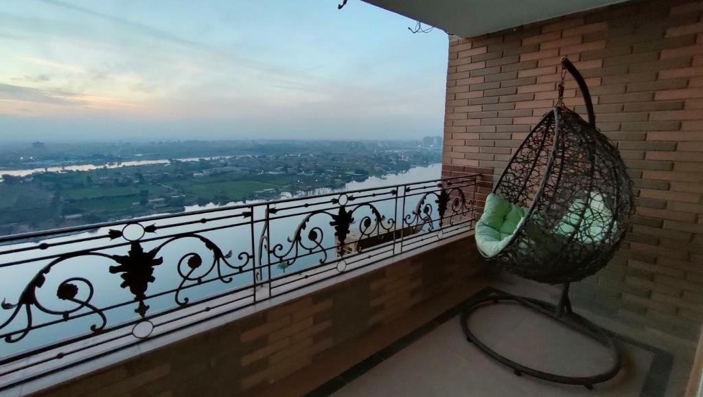 5star apartment View of the Nile and the pyramids on the Nile Corniche ...
