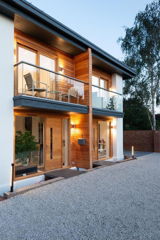 King Bed Joy Lane, Chichester near Goodwood, Chichester (updated prices ...