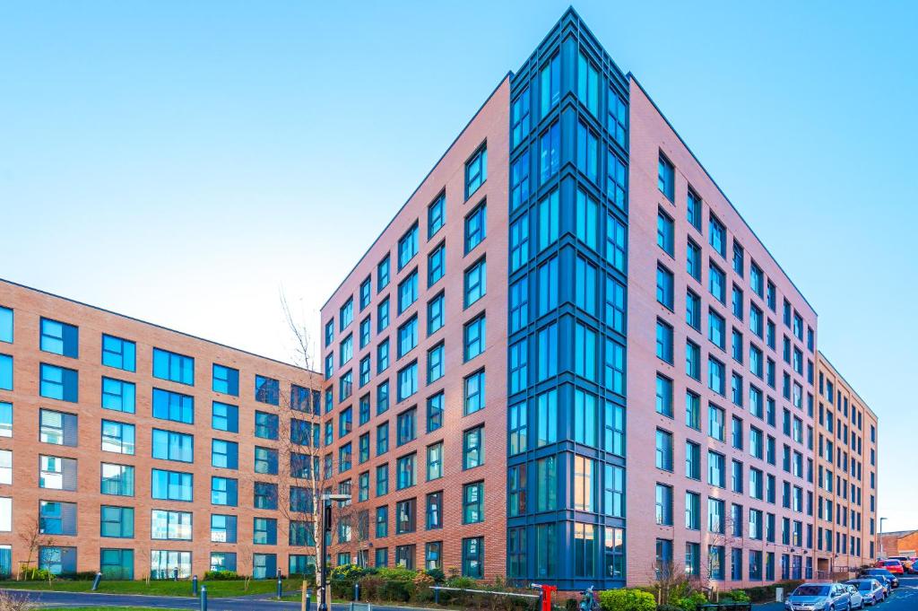 The Axium Suite- Free Parking, Near Station, City Center, Fast Wifi, up ...