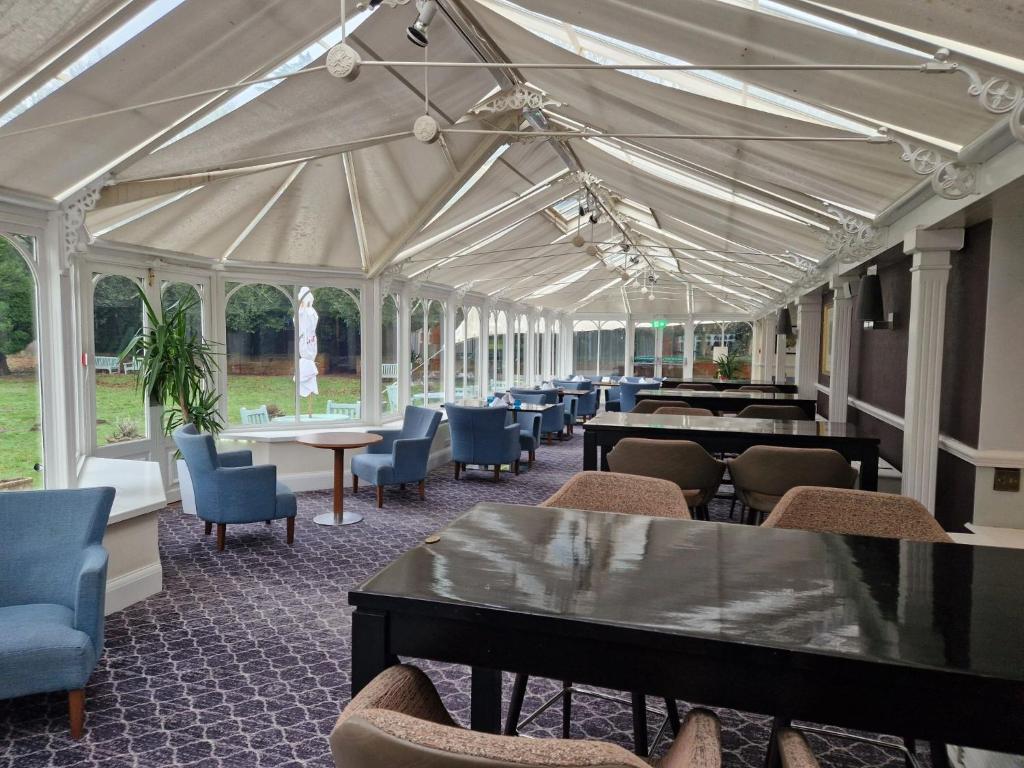 DoubleTree by Hilton St. Anne's Manor, Bracknell (updated prices 2025)