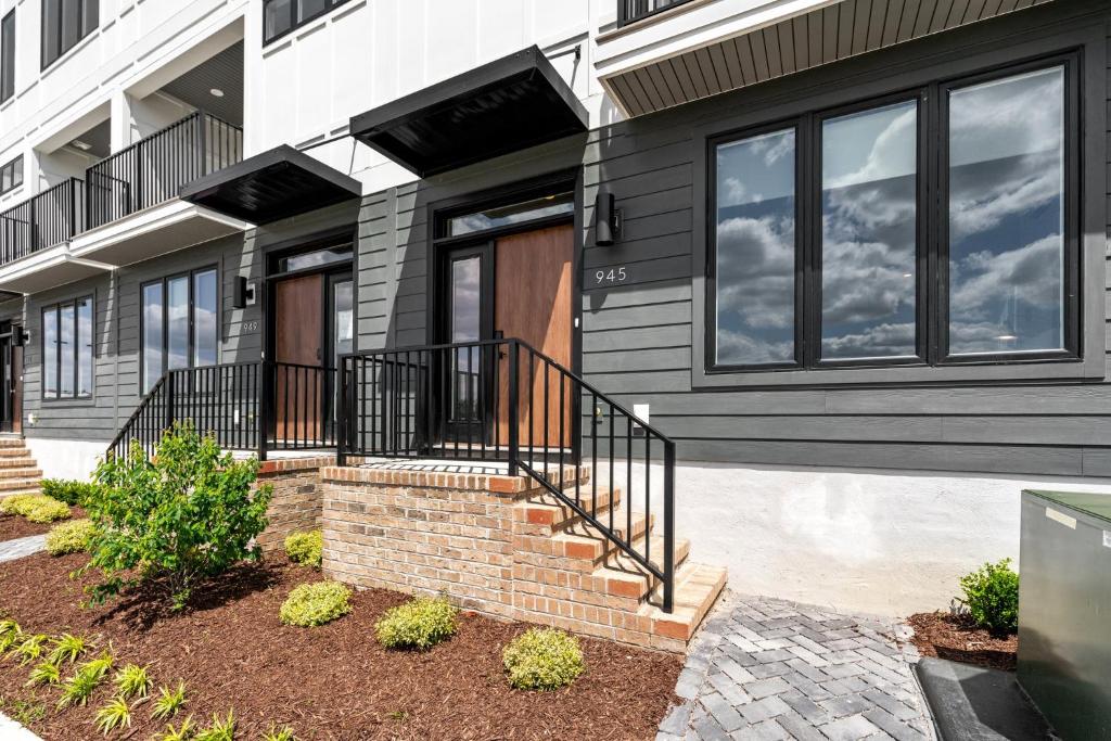 10 Ocean D powered by Atkinson Realty, Virginia Beach (updated prices 2025)