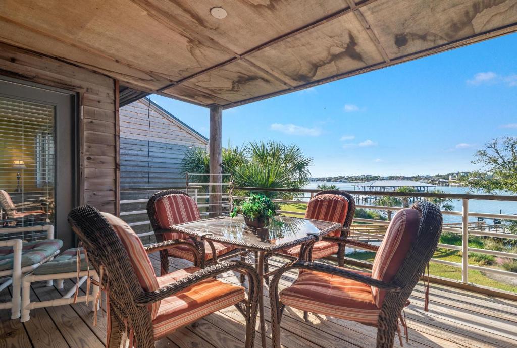 Needle Rush Point Unit F23, Pensacola (updated prices 2026)