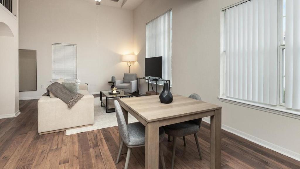 Landing Modern Apartment with Amazing Amenities (ID8400X74), Tampa ...