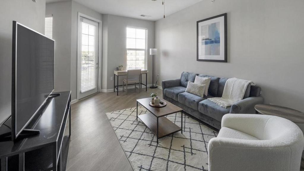Landing Modern Apartment with Amazing Amenities (ID7797X98), Charleston ...