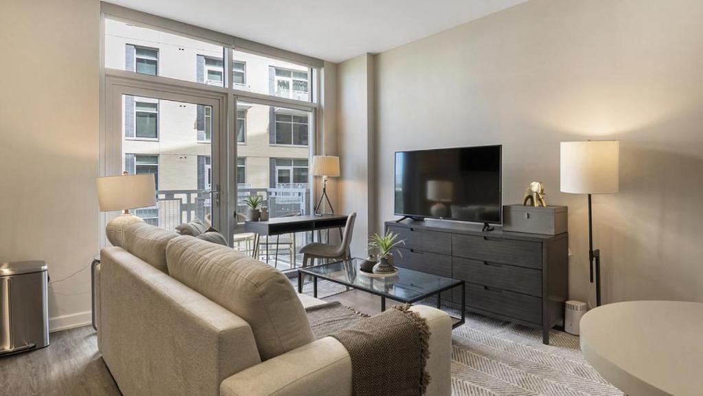 Landing Modern Apartment with Amazing Amenities (ID9558X10 ...