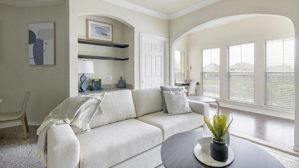 Landing Modern Apartment with Amazing Amenities (ID1220X204), Richmond ...