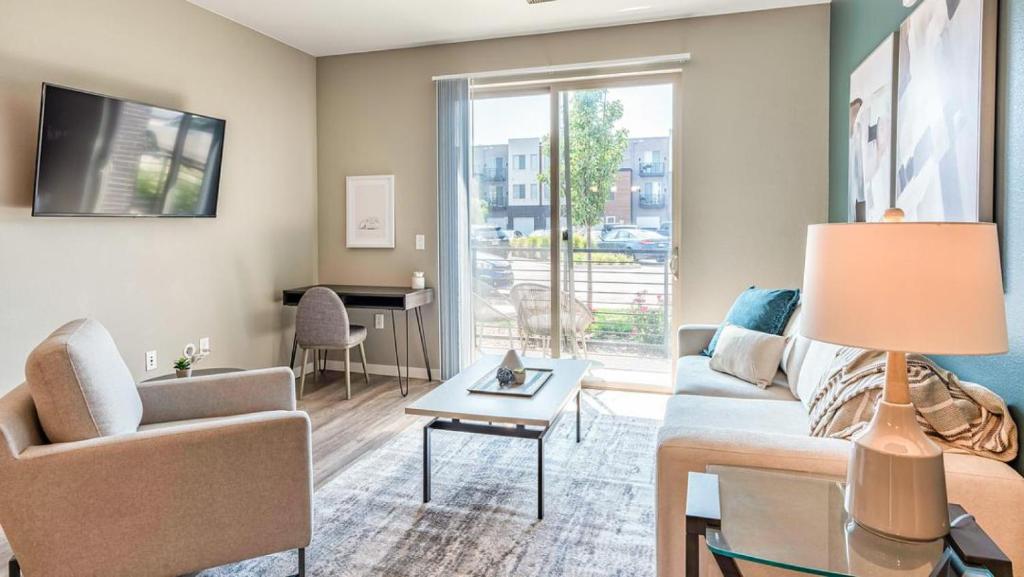 Landing Modern Apartment with Amazing Amenities (ID2113X99), Aurora ...