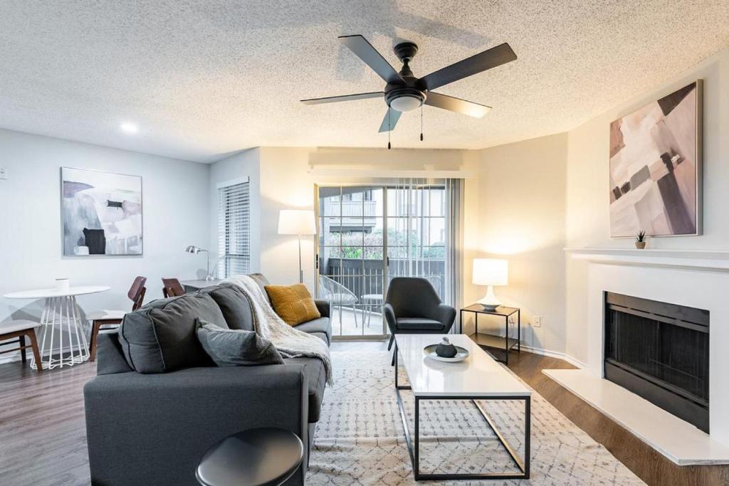 Landing Modern Apartment with Amazing Amenities (ID6054X71), Fort Worth ...