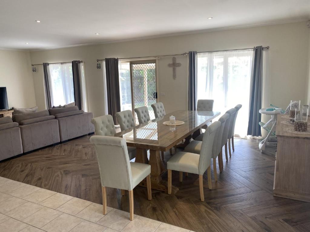 Tootgarook Beach House by Ready Set Stay - LINEN PROVIDED, BYO TOWELS ...