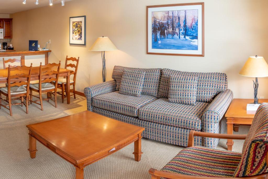 3412 - One Bedroom Den Standard Powderhorn Lodge condo, Solitude ...