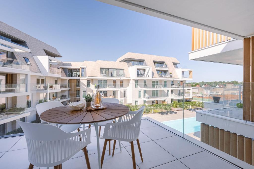 Huswell - Nice apartment with pool, parking & private spa, Nieuwpoort ...