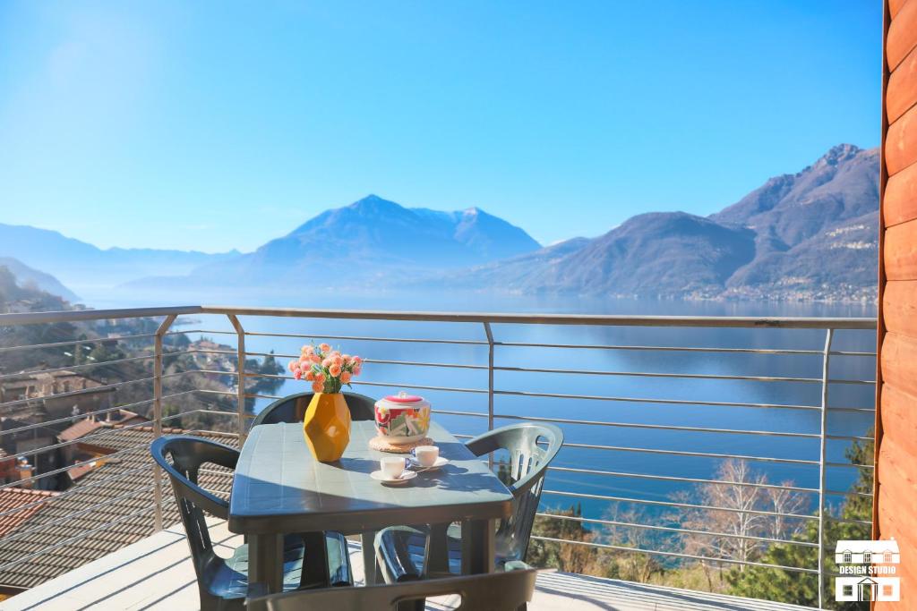 GOLD LAKE by Design Studio, Bellano (updated prices 2026)