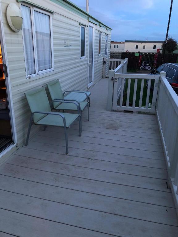 Great 6 Berth Caravan With Side Decking In Heacham Ref 21054a, Heacham ...