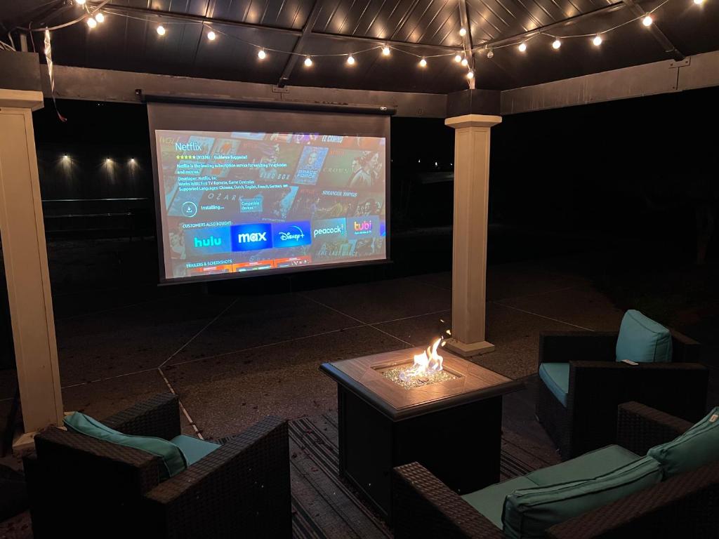 East Wenatchee Oasis 4BR, Pool, Hot Tub, Loop Trail, East Wenatchee ...