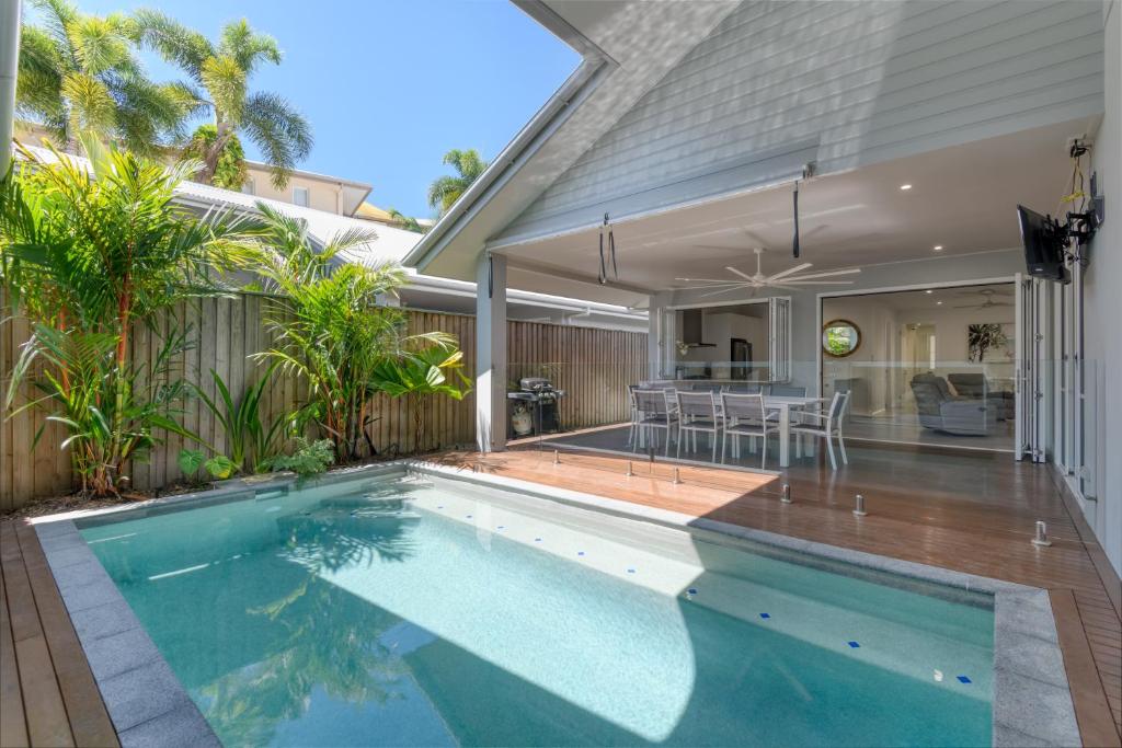 Luxury Retreat on Mudlo, 4 bedroom home with pool, Port Douglas ...