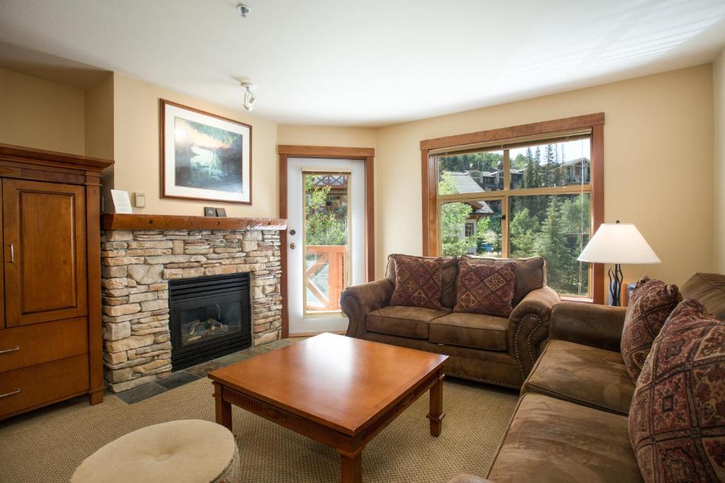 3316 - One Bedroom Den Standard Powderhorn Lodge condo, Solitude ...