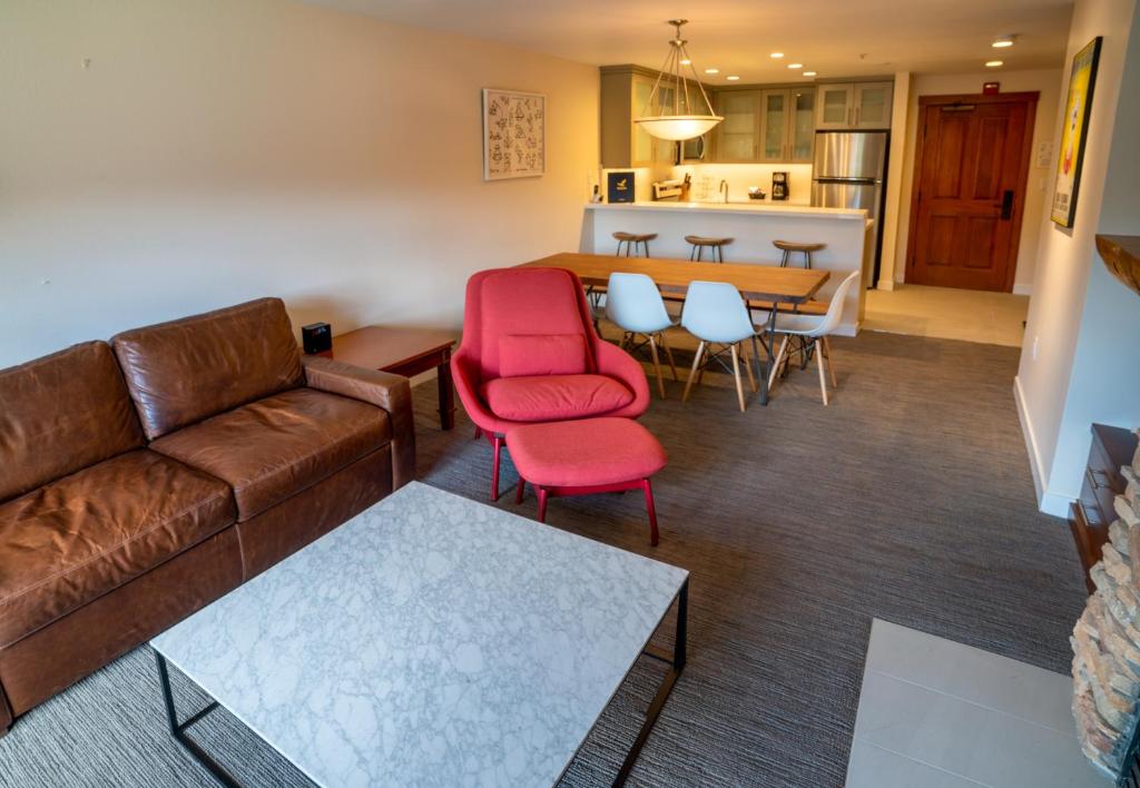 3315 - One Bedroom Den Deluxe Powderhorn Lodge condo, Solitude (updated ...