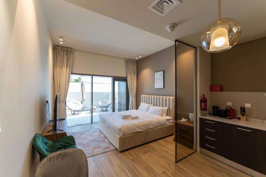 Elegant Studio in Park View Tower, JVC, Dubai (updated prices 2025)