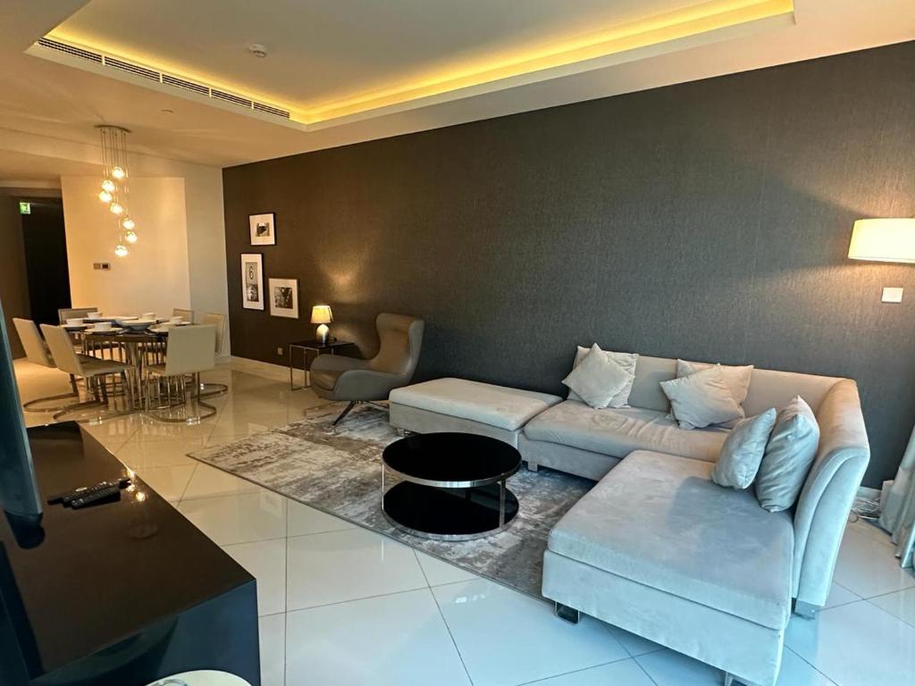 Elite Luxury - 5 Star Living in Paramount Tower Hotels & Resorts, Dubai ...