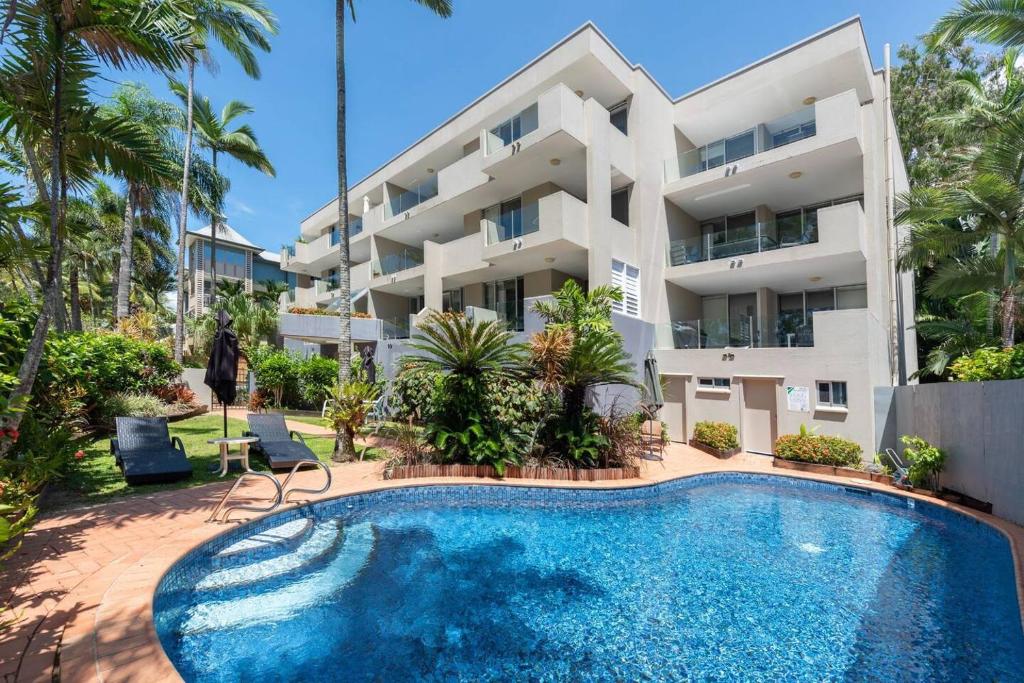 Maple at Paringa Resort: Breezy Beachside Living, Palm Cove (updated ...