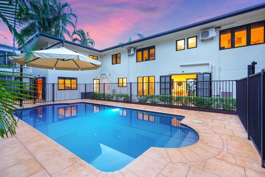 Parap Estate Pool Paradise from the Top-floor, Darwin (aktualisierte ...